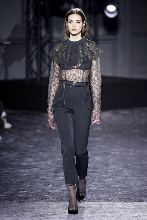 Nina Ricci Ready To Wear Fashion Show Collection Fall Winter 2016