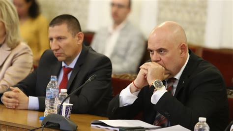 Гешев поиска дисциплинарно наказание за Сарафов Nova