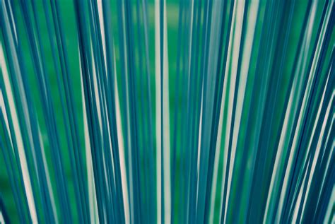 추상 유리 배경이 닫힙니다 물결 모양의 유리의 질감은 여러 가지 빛깔의 빛으로 조명됩니다 그래픽 프리젠테이션 및 배너에 사용할 추상적인 배경 0명에 대한 스톡 사진 및 기타