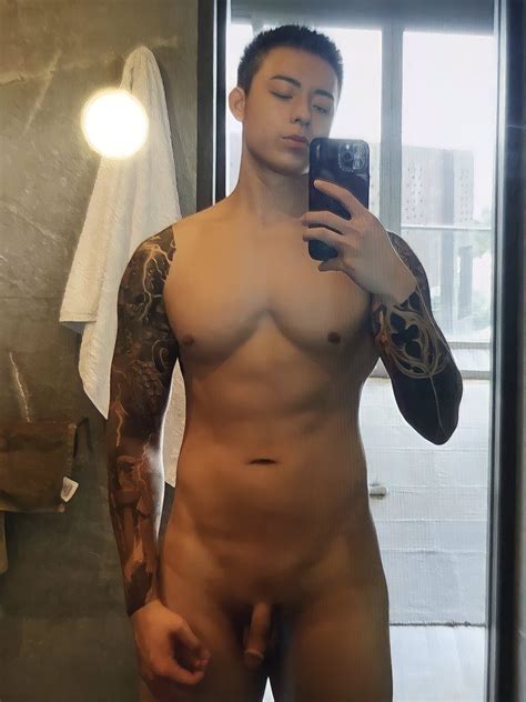 Titus Low Photo 1 BoyFriendTV