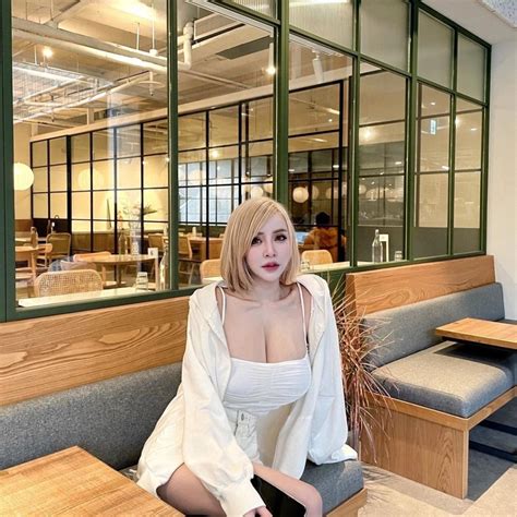 ส่องแฟชั่น Yuan Xin ไลฟ์สไตล์นางแบบไต้หวัน สุดเร้าร้อน ในบีกินนี่ตัวจิ๋ว รีวิวรองเท้า แฟชั่น