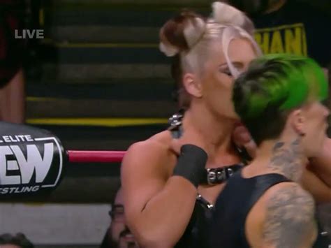 Sexys Tv Mx On Twitter Rt Lowreddit Toni Storm