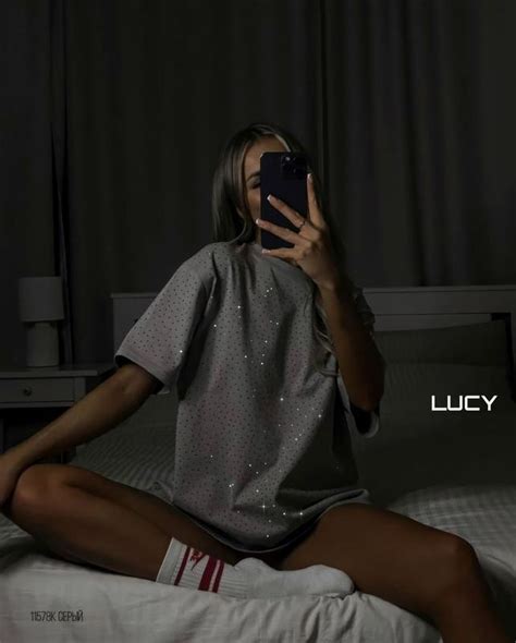 Футболка — ціна 700 грн у каталозі Футболки Купити жіночі речі за доступною ціною на Шафі