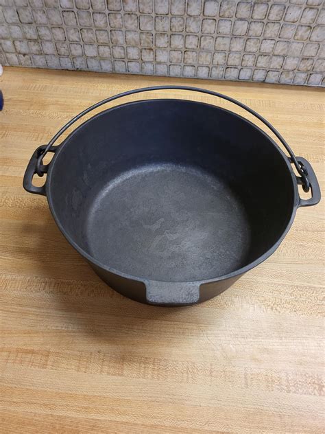 Chicago Hardware Foundry Diamond 8 Dutch Oven Restore She Had Some