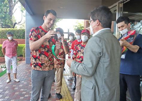 「二刀流」原点探る 大谷ゆかりの地訪問 米アナリスト・バーランダーさん【奥州】｜iwanichi Online 岩手日日新聞社