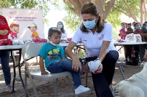 Reanuda DIF Ahome la entrega de calzado deportivo y de temporada entre niños del municipio