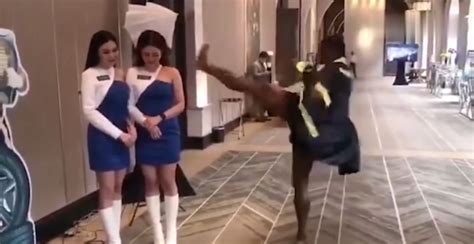 播求遇见美女打起求偶拳！不懂怜香惜玉竟然“下狠手”腾讯新闻