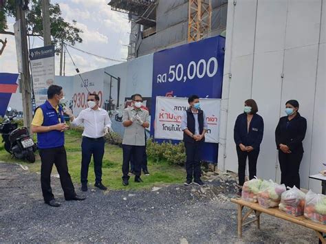 ស្ថានទូតកម្ពុជា ប្រចាំប្រទេសថៃ នាំយកគ្រឿងឧបភោគបរិភោគ បន្លែ និងសាច់ ចុះចែកដល់បងប្អូនពលករខ្មែរ