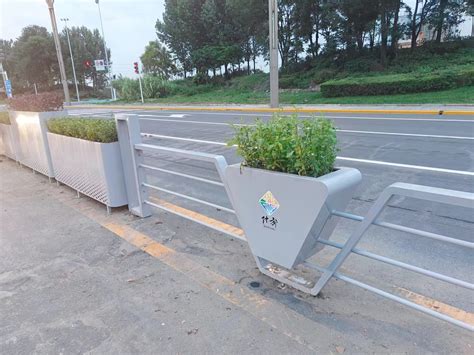 成都市政道路护栏 桥梁护栏 道路交通隔离栏 桥梁防撞护栏厂家 四川益美达 四川益美达交通设施有限公司