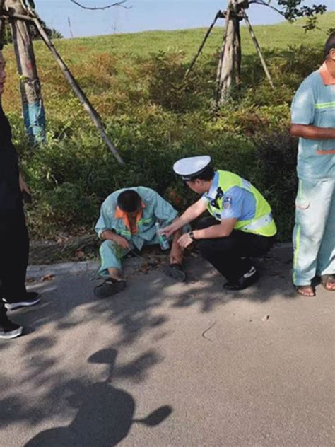 救助中暑患者，街头紧急灭火 一周来交警巡警都很忙