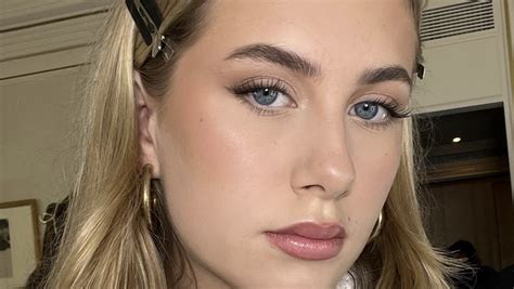 Märtha Louise von Norwegens In Wow Robe zeigt sich Leah Isadora in