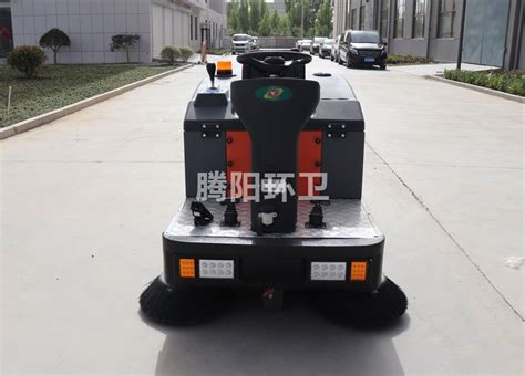 TY 1400型电动驾驶式扫地车 山东腾阳清洁设备有限公司