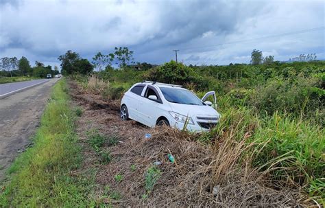 Itabela assaltante morre e outro é preso em ação da PM na BR 101