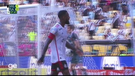Vídeo Aos 37 Min Do 1º Tempo Chute Dentro Da área Para Fora De