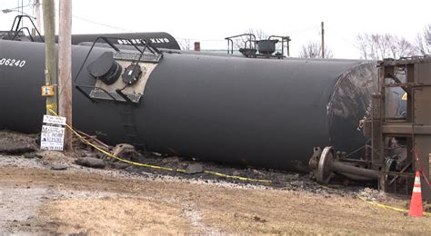 Norfolk Southern Train Derails In Northern Ohio Leaks Alcohol