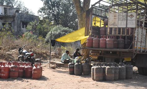 Lpg Cylinder Blast In Tent Godown In Bhopal Nine Lpg Cylinder Godowns