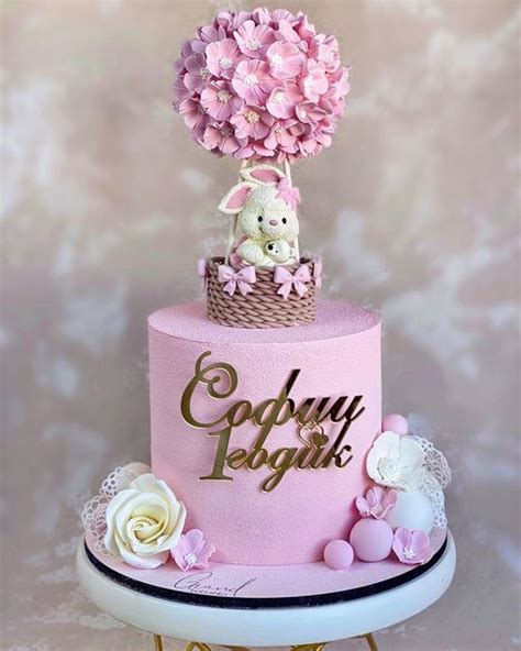 Торт на заказ МОСКВА On Instagram Нежность на годик🎀🌸 ⠀ Декор