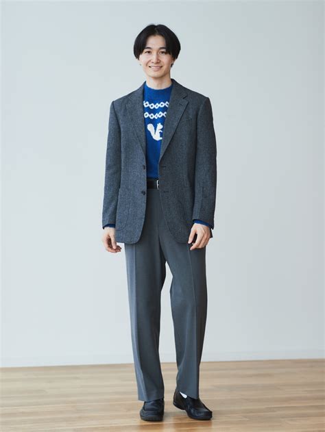 「西裝外套仿羊毛、直筒牛仔寬褲稍長褲長76cm」的穿搭靈感 Uniqlo台灣