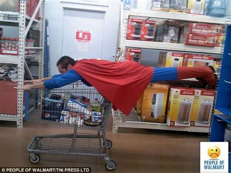 Walmart Shoppers Capture The Weirdest Behaviour Daily Mail Online