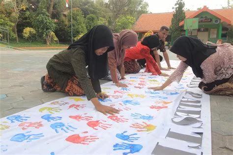Salut Ratusan Siswa SD Di Magetan Gelar Aksi Solidaritas Untuk