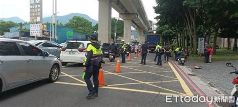 北漂男騎車返家遇死劫！自摔遭砂石車輾頭亡 父母認屍痛哭 Ettoday社會新聞 Ettoday新聞雲