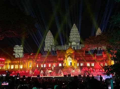 រូបភាពដ៏ស្រស់ស្អាត ពីទិដ្ឋភាពប្រាសាទអង្គរវត្ត ក្នុងកម្មវិធី «រាត្រីចងចាំ កាលពីយប់មិញនេះ