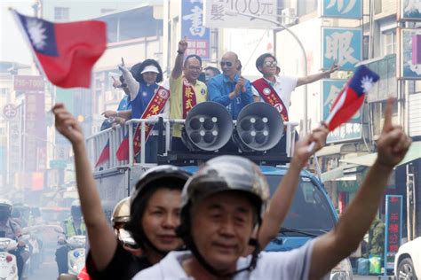 韓國瑜前鎮小港區車隊掃街拜票（2） 圖