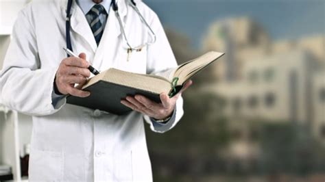 소주병으로 전공의 머리 내려치고…6개월 만에 복직 논란 네이버 Tv