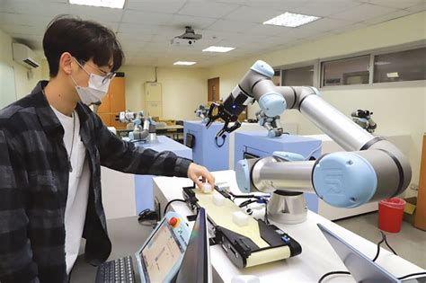 打造協作型機械手臂訓練教室 興大、優傲科技 培育自動化研發人才 產業特刊 工商時報