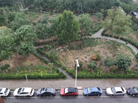 明后两天持续高温，期间时有雷阵雨空调