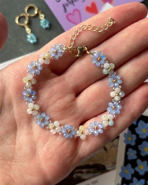 Даша 🎀 милые украшения из бисера On Instagram Нежный цветочный браслет из граненых бусин