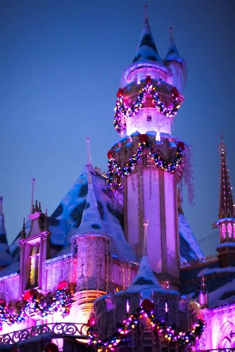 Castillo De La Bella Durmiente En Disneyland Paris Foto De Archivo