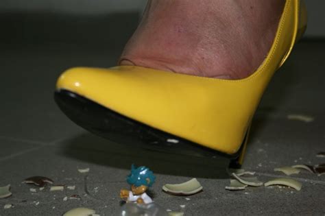 Anna In Yellow Heels 18 Pics Xhamster
