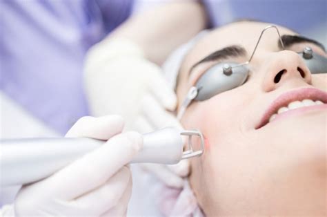 고주파 Vs 초음파 피부과 레이저 시술 차이점 종류 울쎄라 써마지 슈링크 올리지오 인모드 티타늄 튠 온다