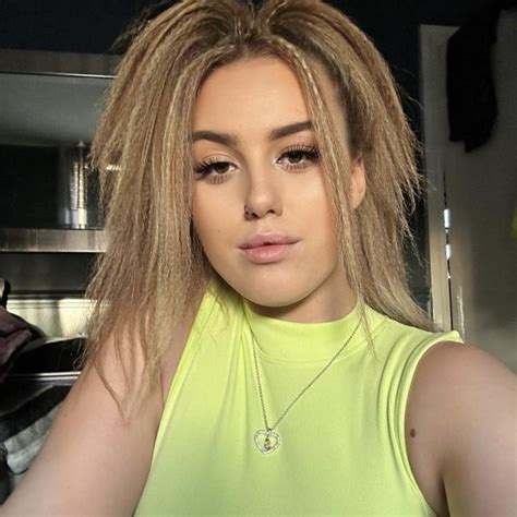 Mitchell Helenas Postlemon8