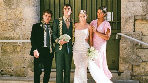 Diese Braut trug ein Naked Dress zu ihrer Hochzeit in Südfrankreich