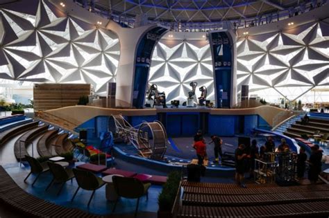 «Икона морей На воду спущен крупнейший круизный лайнер мира как он выглядит и чем недовольны