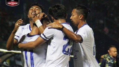 Hasil Arema Fc Vs Persikabo 1973 Gol Gian Zola Bawa Singo Edan Unggul