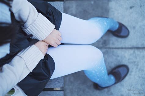 무료 이미지 손 구두 감기 겨울 소녀 화이트 귀엽다 후지 필름 다리 색깔 깨끗한 푸른 의류 팔