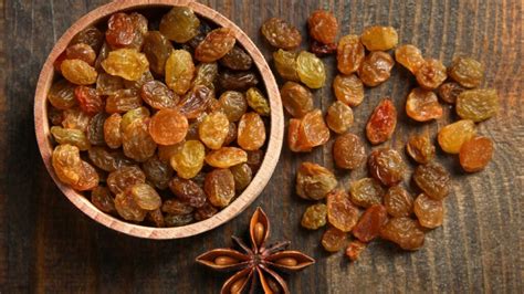 13 Healthy Fruits That Are High In Iron