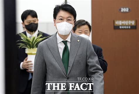 윤석열 축하 난 선물받은 與 박홍근 신임 원내대표 Tf사진관 포토 기사 더팩트