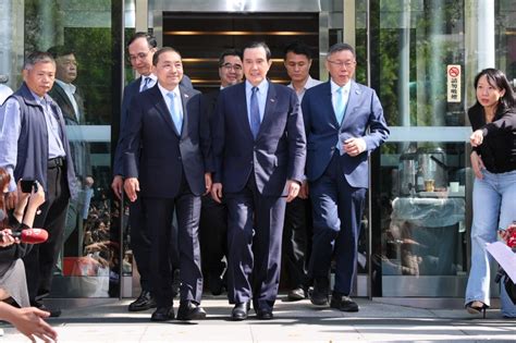 柯文哲 2024總統大選藍白歷經波折，最終在政黨二度協商中達成人選共 Fanclub