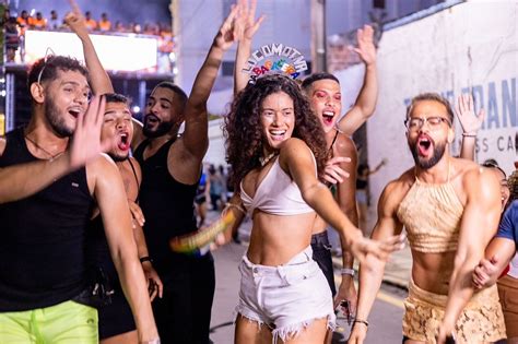 Carnaval de Juazeiro Gestão Suzana Ramos valoriza artistas locais no
