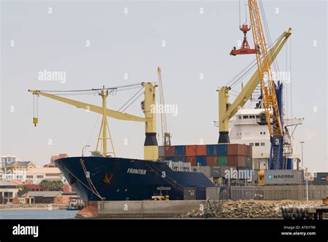 Container Ship Loading Hi Res Stock Photography And Images Alamy