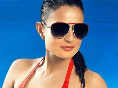Ameesha Patel Net Worth 280000000 की मालकिन की फोटो से फैंस रचाते