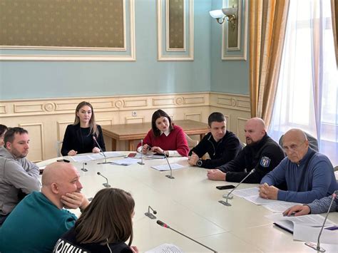 У столиці обговорили шляхи боротьби з порушниками паркування на місцях для людей з інвалідністю