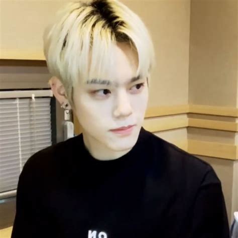 人 Hun Nflying Fnc Entertainment Pop Group