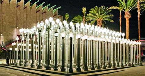 미술산책 옛 가로등 작품이 되다