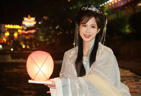 探寻桂林民俗之美第九期：资源“七月半”河灯歌节 万盏河灯耀资江 桂林生活网