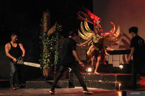 Sendratari Saluang Murik Dayak Di Kalteng Antara News